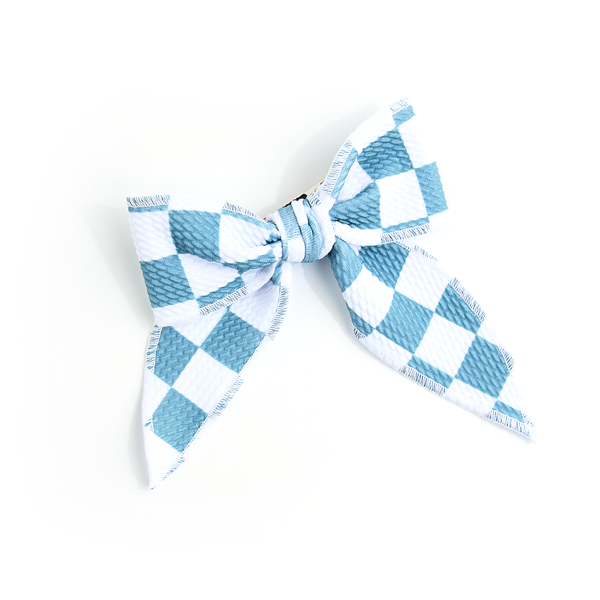 Drake CLIP BOW – Gigi and Max